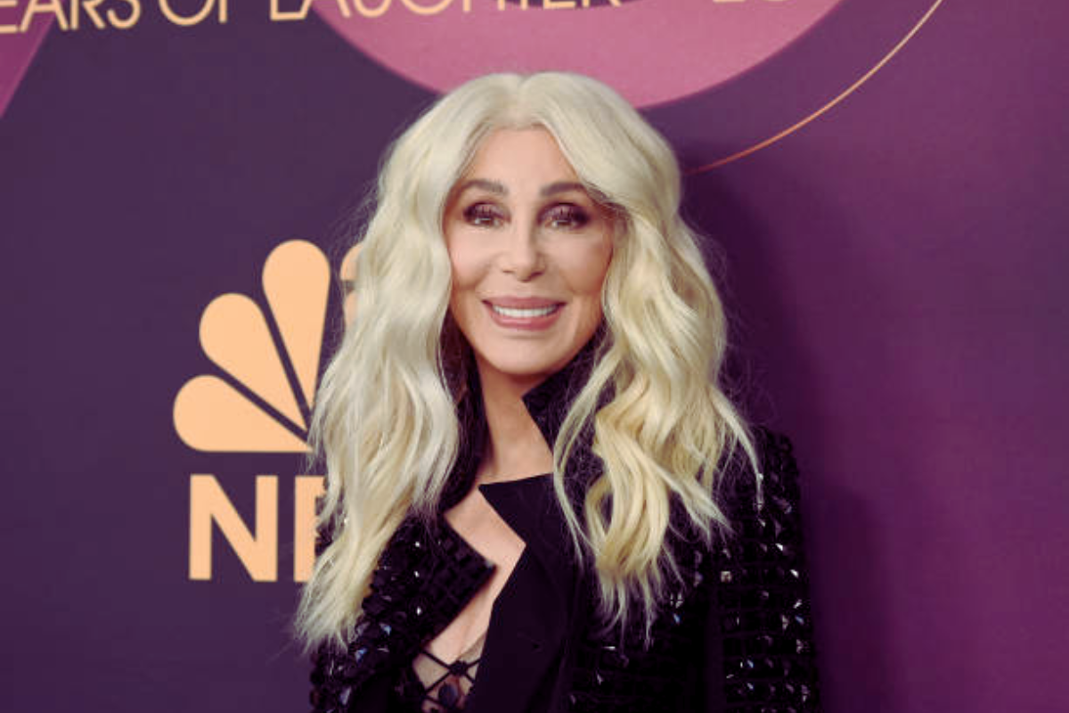 Cher Confirms Last Album With Memoir And Stage Return In 2025 - Designertale